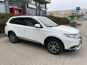 White Mitsubishi Outlander 2017 in Riga, with an engine capacity of 2.30 L and mileage of 92 thousand km for 17171 €, photo  on AUTOMOTO.COM.LV