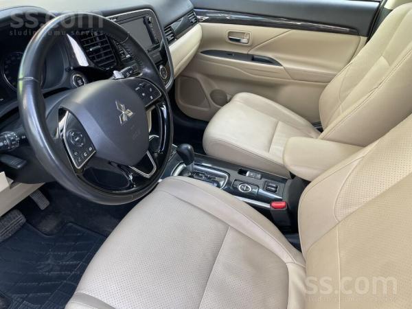 Balts Mitsubishi Outlander 2017 Rīga, ar dzinēja tilpumu 2.30 L un nobraukumu 92 tūkst. km par 17171 €, foto 5 vietnē AUTOMOTO.COM.LV