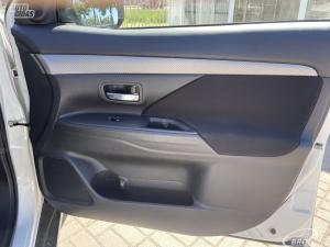 Balts Mitsubishi Outlander 2017 Avižieniai, ar dzinēja tilpumu 2.20 L un nobraukumu 245 tūkst. km par 7900 €, foto 4 vietnē AUTOMOTO.COM.LV
