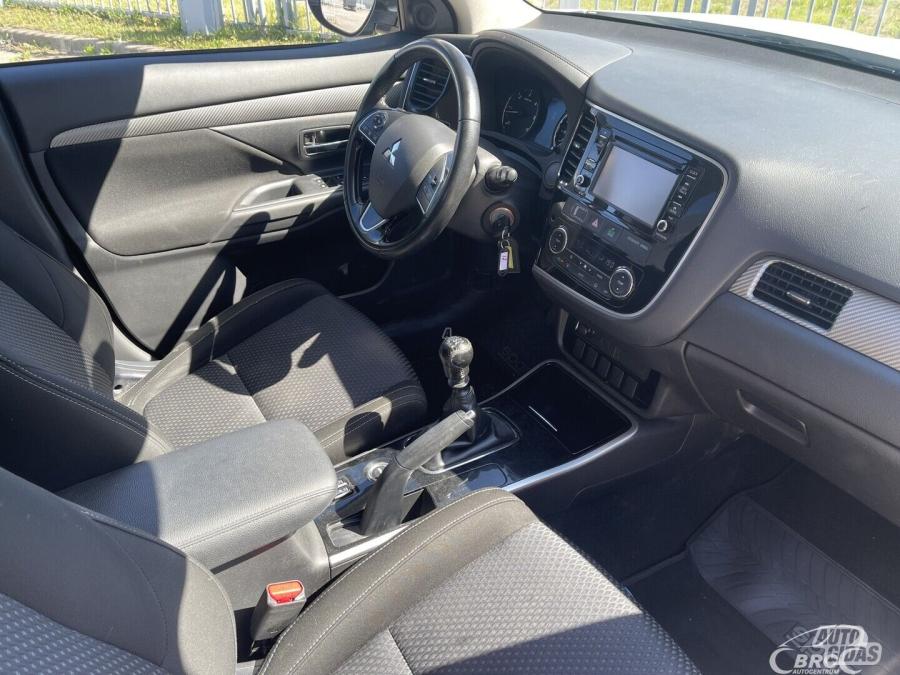 Balts Mitsubishi Outlander 2017 Avižieniai, ar dzinēja tilpumu 2.20 L un nobraukumu 245 tūkst. km par 7900 €, foto 5 vietnē AUTOMOTO.COM.LV