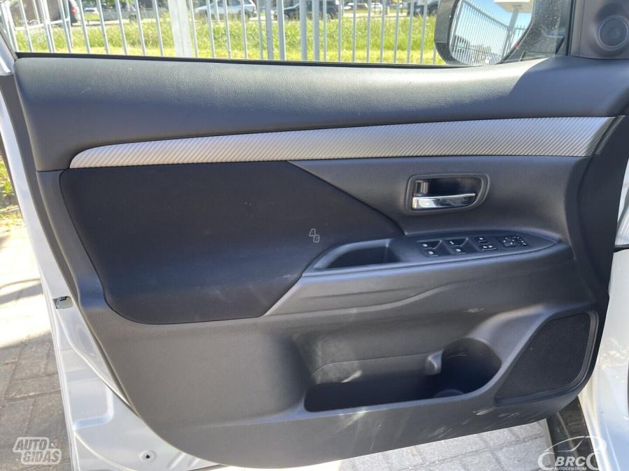 Balts Mitsubishi Outlander 2017 Avižieniai, ar dzinēja tilpumu 2.20 L un nobraukumu 245 tūkst. km par 7900 €, foto 14 vietnē AUTOMOTO.COM.LV