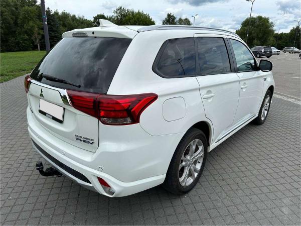 Balts Mitsubishi Outlander 2017 Panevēža, ar dzinēja tilpumu 2.00 L un nobraukumu 198 tūkst. km par 10900 €, foto 5 vietnē AUTOMOTO.COM.LV