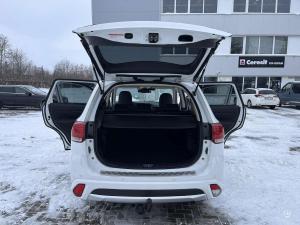 White Mitsubishi Outlander 2018 in Telschi, with an engine capacity of 2.00 L and mileage of 159 thousand km for 17200 €, photo 5 on AUTOMOTO.COM.LV