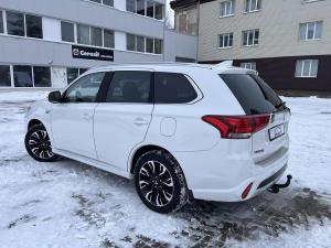 White Mitsubishi Outlander 2018 in Telschi, with an engine capacity of 2.00 L and mileage of 159 thousand km for 17200 €, photo 9 on AUTOMOTO.COM.LV