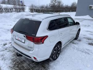 White Mitsubishi Outlander 2018 in Telschi, with an engine capacity of 2.00 L and mileage of 159 thousand km for 17200 €, photo 12 on AUTOMOTO.COM.LV