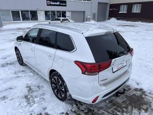 White Mitsubishi Outlander 2018 in Telschi, with an engine capacity of 2.00 L and mileage of 159 thousand km for 17200 €, photo 13 on AUTOMOTO.COM.LV