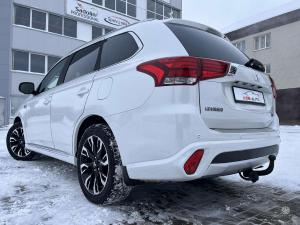 White Mitsubishi Outlander 2018 in Telschi, with an engine capacity of 2.00 L and mileage of 159 thousand km for 17200 €, photo 18 on AUTOMOTO.COM.LV