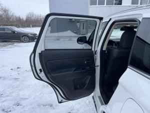 White Mitsubishi Outlander 2018 in Telschi, with an engine capacity of 2.00 L and mileage of 159 thousand km for 17200 €, photo 26 on AUTOMOTO.COM.LV