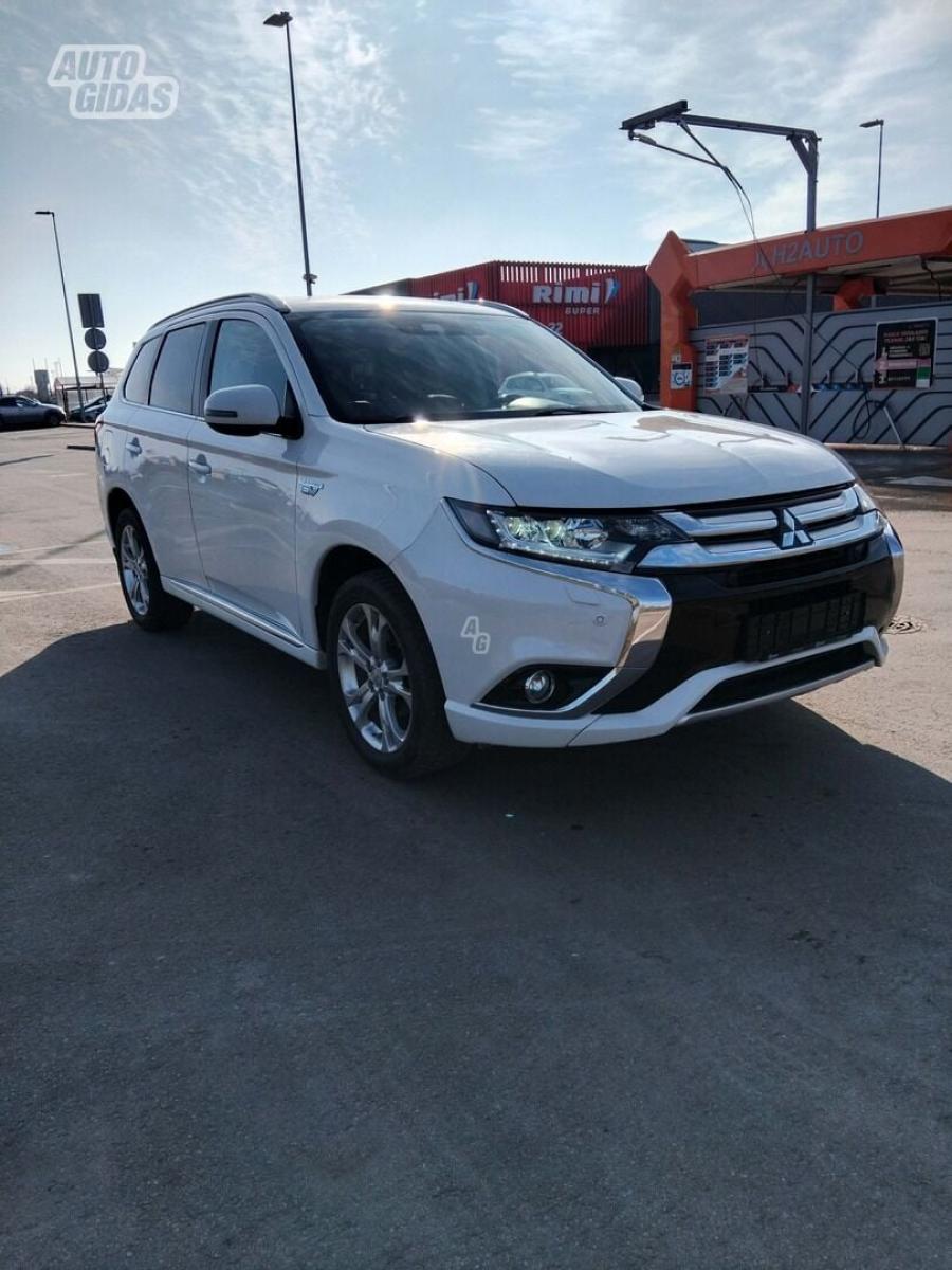 Balts Mitsubishi Outlander 2018 Palanga, ar dzinēja tilpumu 2.00 L un nobraukumu 92 tūkst. km par 16550 €, foto 1 vietnē AUTOMOTO.COM.LV