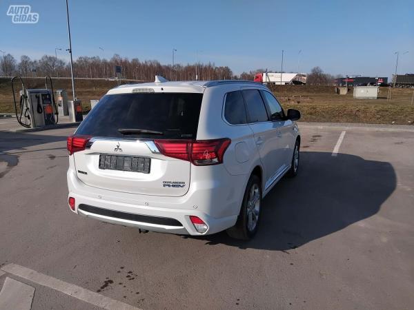 Balts Mitsubishi Outlander 2018 Palanga, ar dzinēja tilpumu 2.00 L un nobraukumu 92 tūkst. km par 16550 €, foto 2 vietnē AUTOMOTO.COM.LV