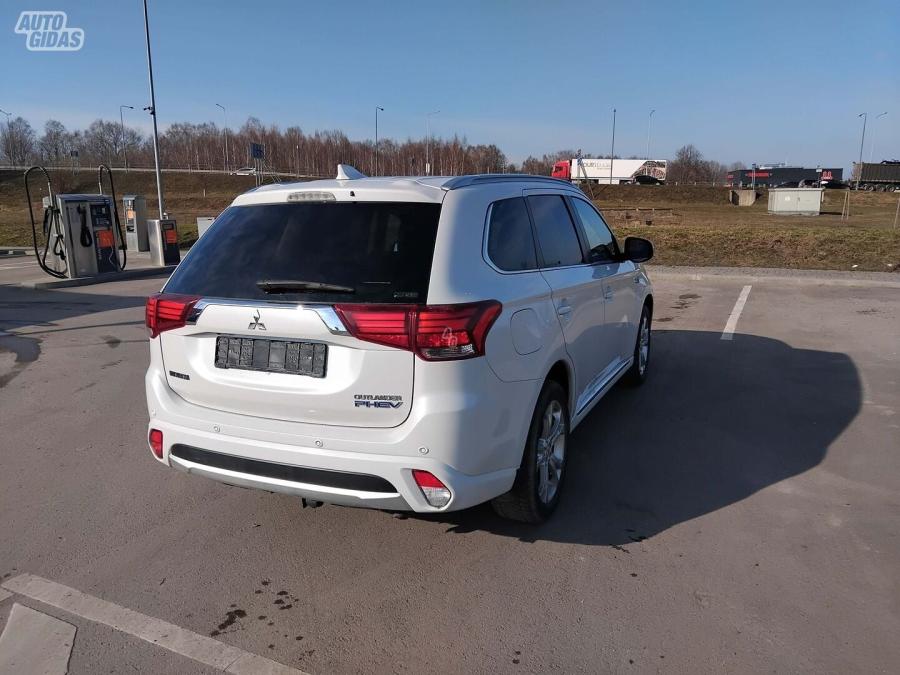 Balts Mitsubishi Outlander 2018 Palanga, ar dzinēja tilpumu 2.00 L un nobraukumu 92 tūkst. km par 16550 €, foto 2 vietnē AUTOMOTO.COM.LV