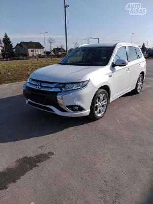 Balts Mitsubishi Outlander 2018 Palanga, ar dzinēja tilpumu 2.00 L un nobraukumu 92 tūkst. km par 16550 €, foto 3 vietnē AUTOMOTO.COM.LV