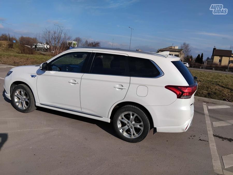 Balts Mitsubishi Outlander 2018 Palanga, ar dzinēja tilpumu 2.00 L un nobraukumu 92 tūkst. km par 16550 €, foto 4 vietnē AUTOMOTO.COM.LV