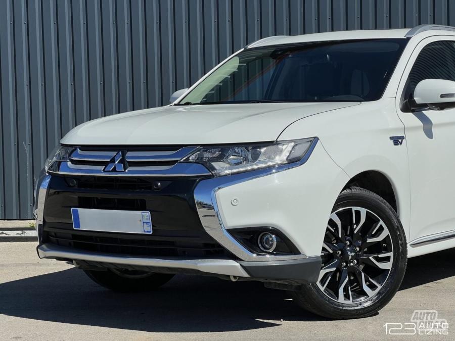 Balts Mitsubishi Outlander 2018 Tauragė, ar dzinēja tilpumu 2.00 L un nobraukumu 99 tūkst. km par 13990 €, foto 3 vietnē AUTOMOTO.COM.LV