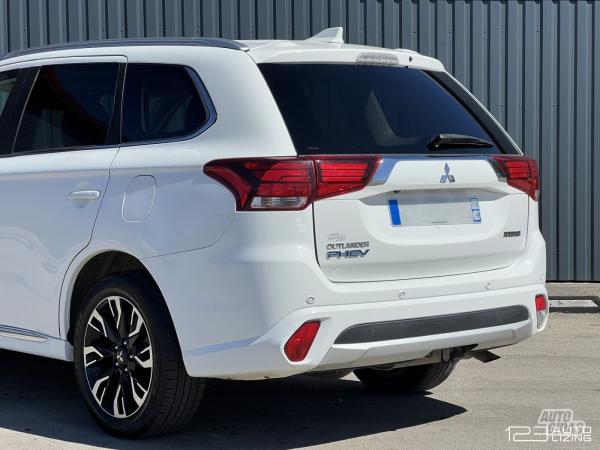 Balts Mitsubishi Outlander 2018 Tauragė, ar dzinēja tilpumu 2.00 L un nobraukumu 99 tūkst. km par 13990 €, foto 8 vietnē AUTOMOTO.COM.LV