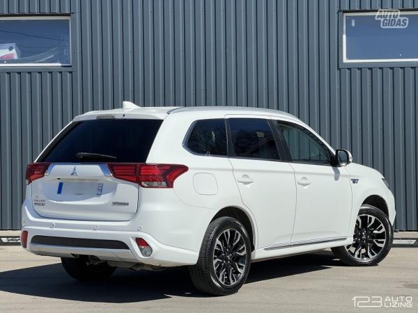 Balts Mitsubishi Outlander 2018 Tauragė, ar dzinēja tilpumu 2.00 L un nobraukumu 99 tūkst. km par 13990 €, foto 9 vietnē AUTOMOTO.COM.LV