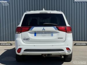 Balts Mitsubishi Outlander 2018 Tauragė, ar dzinēja tilpumu 2.00 L un nobraukumu 99 tūkst. km par 13990 €, foto 12 vietnē AUTOMOTO.COM.LV
