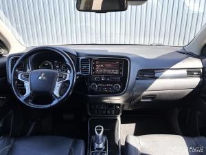 Balts Mitsubishi Outlander 2018 Tauragė, ar dzinēja tilpumu 2.00 L un nobraukumu 99 tūkst. km par 13990 €, foto 16 vietnē AUTOMOTO.COM.LV