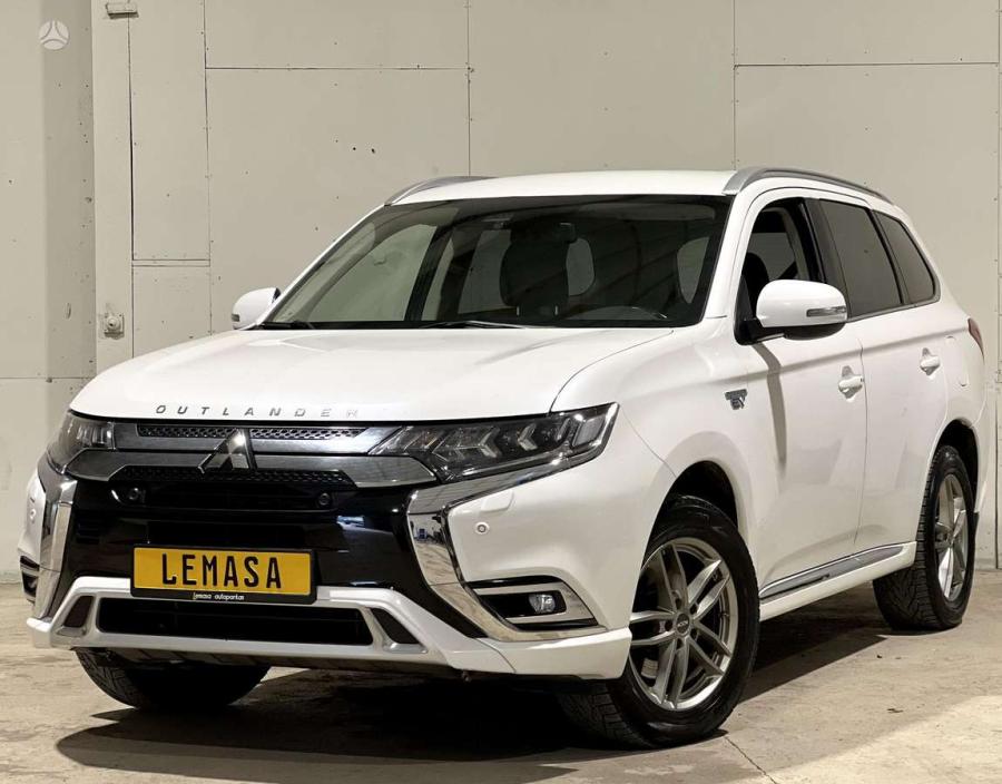 Balts Mitsubishi Outlander 2018 Klaipėda, ar dzinēja tilpumu 2.36 L un nobraukumu 158 tūkst. km par 15999 €, foto 1 vietnē AUTOMOTO.COM.LV