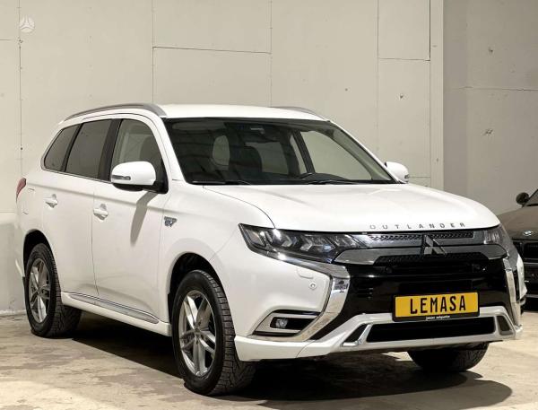 Balts Mitsubishi Outlander 2018 Klaipėda, ar dzinēja tilpumu 2.36 L un nobraukumu 158 tūkst. km par 15999 €, foto 2 vietnē AUTOMOTO.COM.LV
