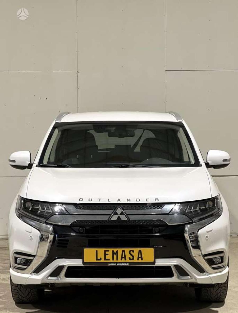 Balts Mitsubishi Outlander 2018 Klaipėda, ar dzinēja tilpumu 2.36 L un nobraukumu 158 tūkst. km par 15999 €, foto 4 vietnē AUTOMOTO.COM.LV