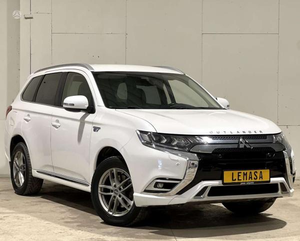 Balts Mitsubishi Outlander 2018 Klaipėda, ar dzinēja tilpumu 2.36 L un nobraukumu 158 tūkst. km par 15999 €, foto 4 vietnē AUTOMOTO.COM.LV