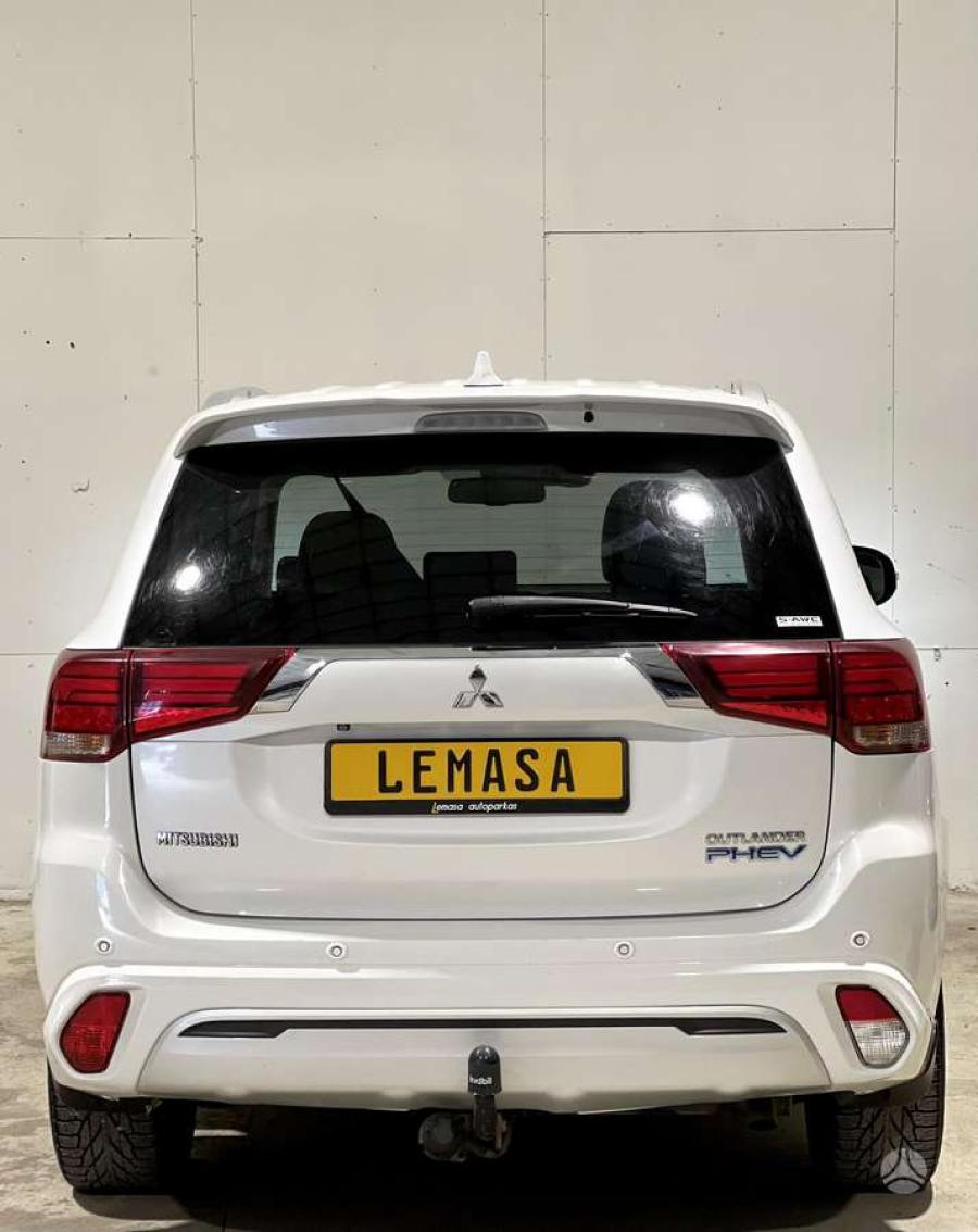 Balts Mitsubishi Outlander 2018 Klaipėda, ar dzinēja tilpumu 2.36 L un nobraukumu 158 tūkst. km par 15999 €, foto 7 vietnē AUTOMOTO.COM.LV