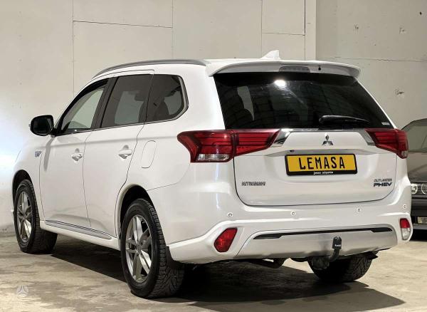 Balts Mitsubishi Outlander 2018 Klaipėda, ar dzinēja tilpumu 2.36 L un nobraukumu 158 tūkst. km par 15999 €, foto 7 vietnē AUTOMOTO.COM.LV