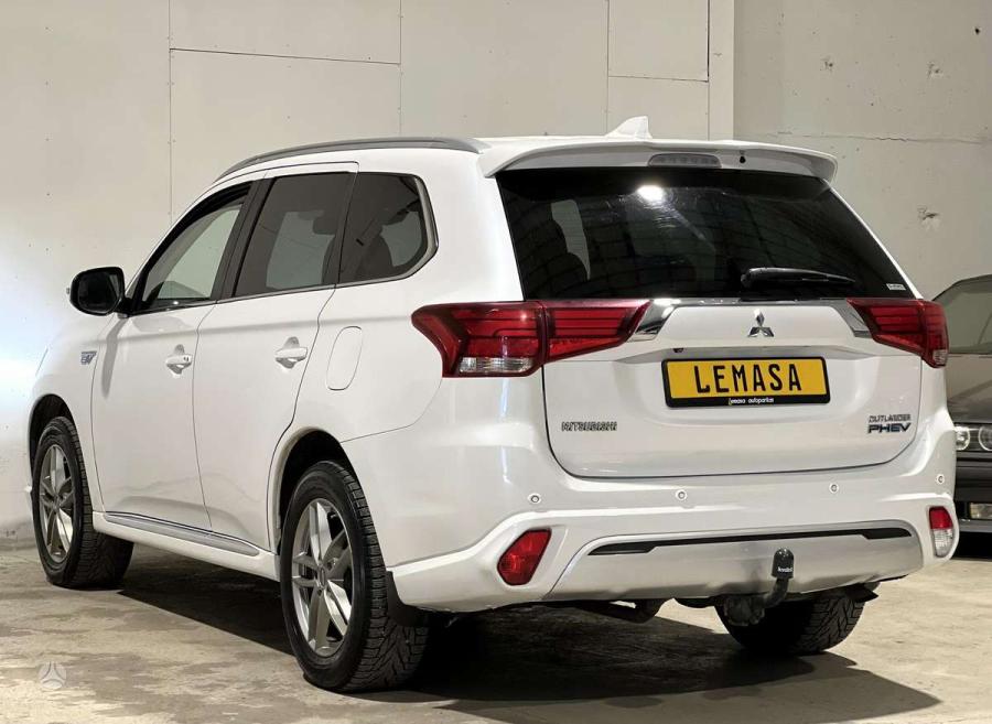 Balts Mitsubishi Outlander 2018 Klaipėda, ar dzinēja tilpumu 2.36 L un nobraukumu 158 tūkst. km par 15999 €, foto 8 vietnē AUTOMOTO.COM.LV