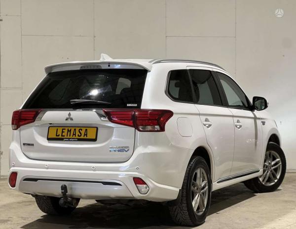 Balts Mitsubishi Outlander 2018 Klaipėda, ar dzinēja tilpumu 2.36 L un nobraukumu 158 tūkst. km par 15999 €, foto 8 vietnē AUTOMOTO.COM.LV