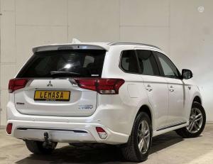 Balts Mitsubishi Outlander 2018 Klaipėda, ar dzinēja tilpumu 2.36 L un nobraukumu 158 tūkst. km par 15999 €, foto 9 vietnē AUTOMOTO.COM.LV