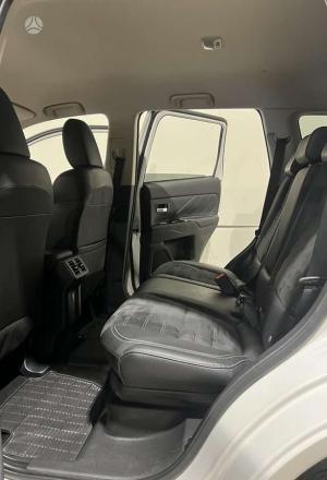 Balts Mitsubishi Outlander 2018 Klaipėda, ar dzinēja tilpumu 2.36 L un nobraukumu 158 tūkst. km par 15999 €, foto 10 vietnē AUTOMOTO.COM.LV