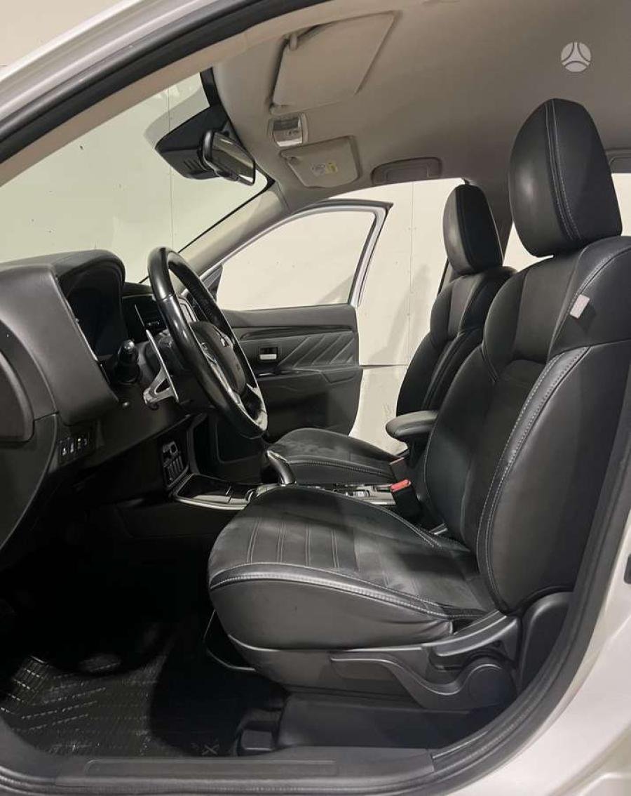 Balts Mitsubishi Outlander 2018 Klaipėda, ar dzinēja tilpumu 2.36 L un nobraukumu 158 tūkst. km par 15999 €, foto 11 vietnē AUTOMOTO.COM.LV