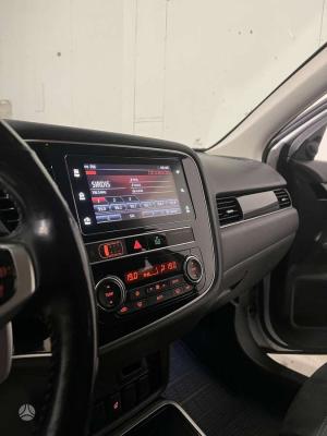 Balts Mitsubishi Outlander 2018 Klaipėda, ar dzinēja tilpumu 2.36 L un nobraukumu 158 tūkst. km par 15999 €, foto 14 vietnē AUTOMOTO.COM.LV