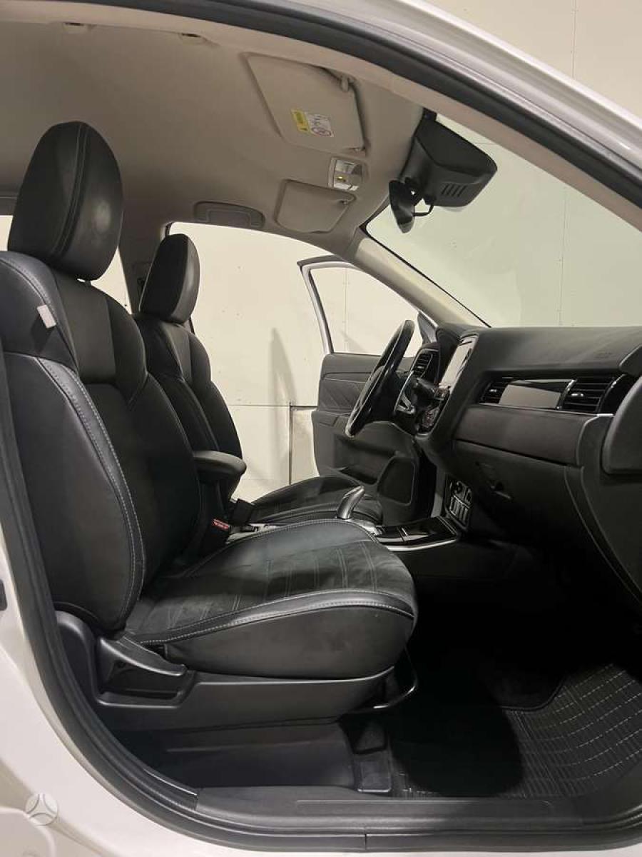 Balts Mitsubishi Outlander 2018 Klaipėda, ar dzinēja tilpumu 2.36 L un nobraukumu 158 tūkst. km par 15999 €, foto 15 vietnē AUTOMOTO.COM.LV