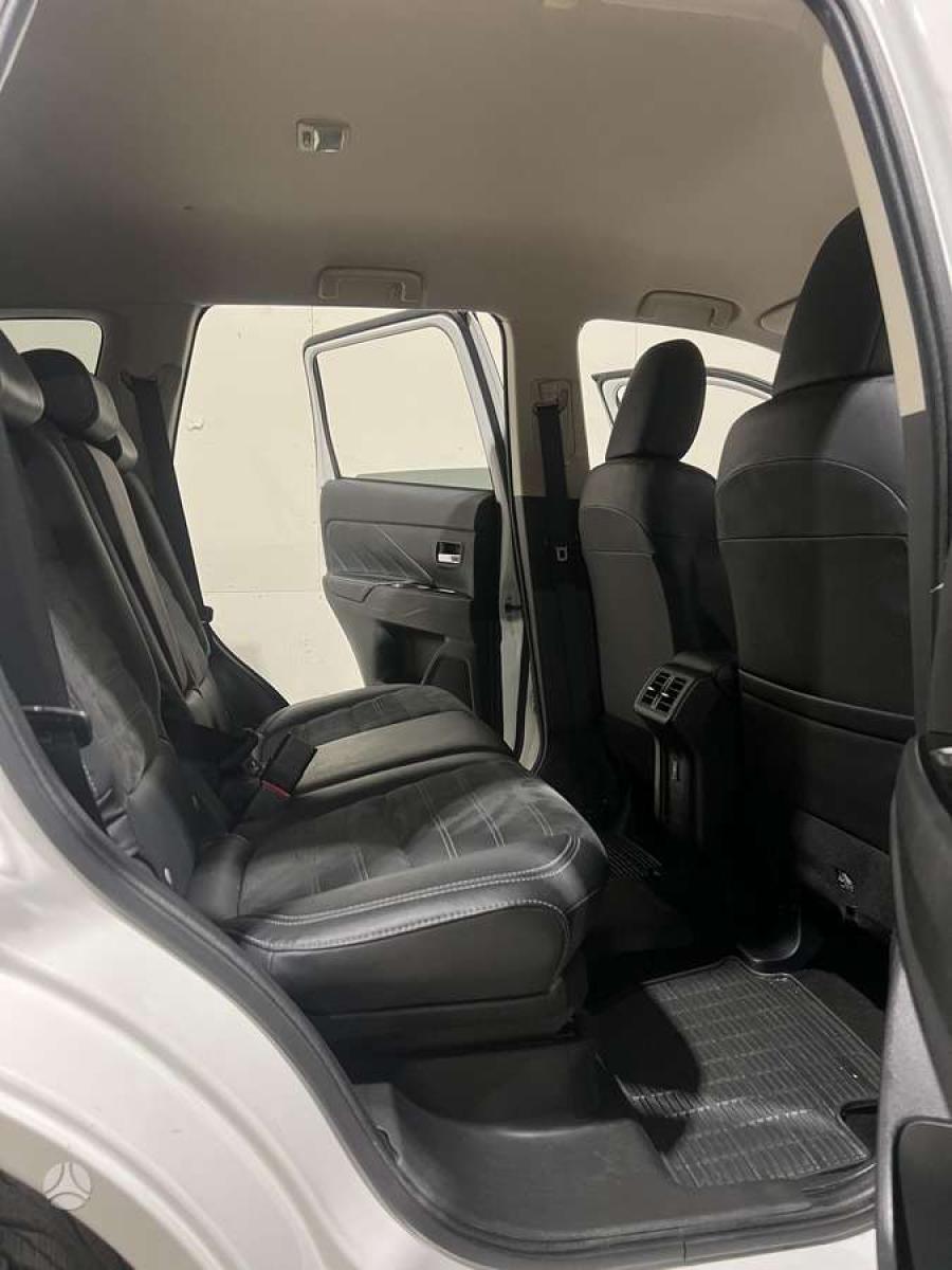 Balts Mitsubishi Outlander 2018 Klaipėda, ar dzinēja tilpumu 2.36 L un nobraukumu 158 tūkst. km par 15999 €, foto 17 vietnē AUTOMOTO.COM.LV