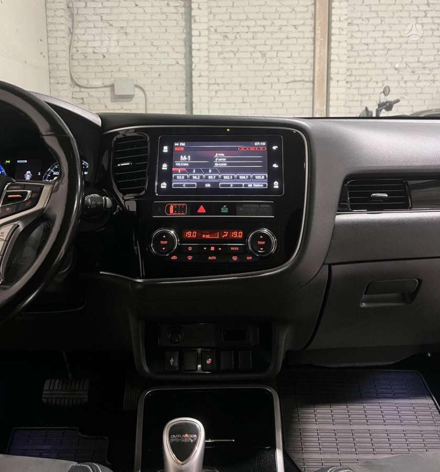 Balts Mitsubishi Outlander 2018 Klaipėda, ar dzinēja tilpumu 2.36 L un nobraukumu 158 tūkst. km par 15999 €, foto 18 vietnē AUTOMOTO.COM.LV