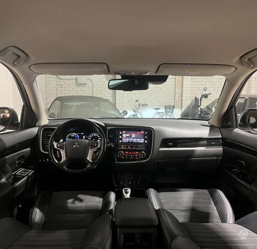Balts Mitsubishi Outlander 2018 Klaipėda, ar dzinēja tilpumu 2.36 L un nobraukumu 158 tūkst. km par 15999 €, foto 23 vietnē AUTOMOTO.COM.LV