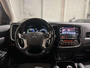 Balts Mitsubishi Outlander 2018 Klaipėda, ar dzinēja tilpumu 2.36 L un nobraukumu 158 tūkst. km par 15999 €, foto 25 vietnē AUTOMOTO.COM.LV