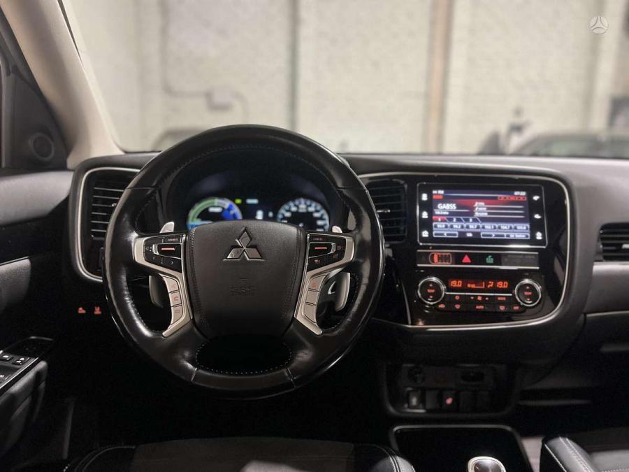 Balts Mitsubishi Outlander 2018 Klaipėda, ar dzinēja tilpumu 2.36 L un nobraukumu 158 tūkst. km par 15999 €, foto 25 vietnē AUTOMOTO.COM.LV
