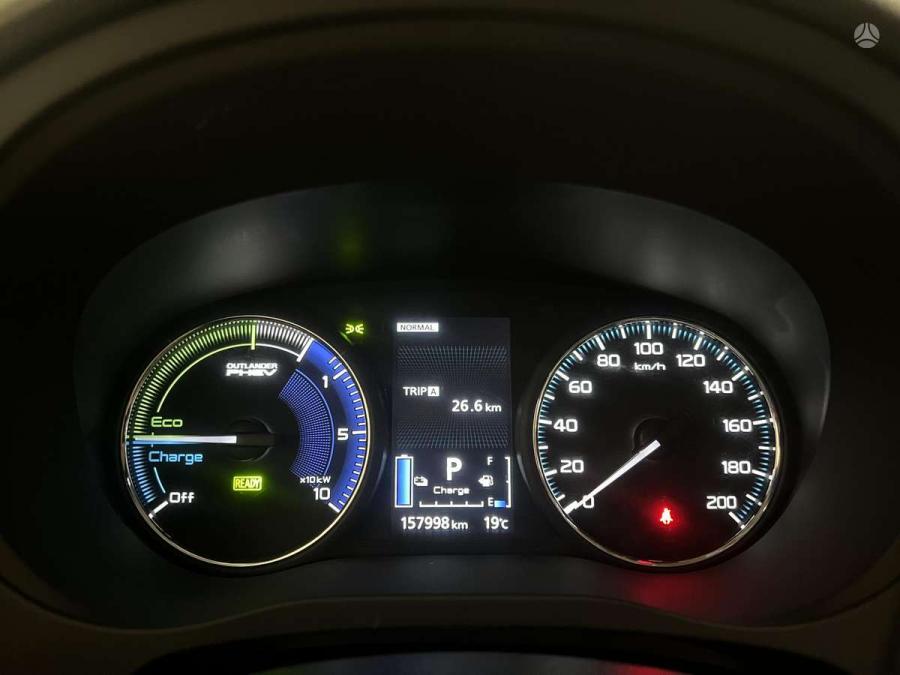 Balts Mitsubishi Outlander 2018 Klaipėda, ar dzinēja tilpumu 2.36 L un nobraukumu 158 tūkst. km par 15999 €, foto 28 vietnē AUTOMOTO.COM.LV