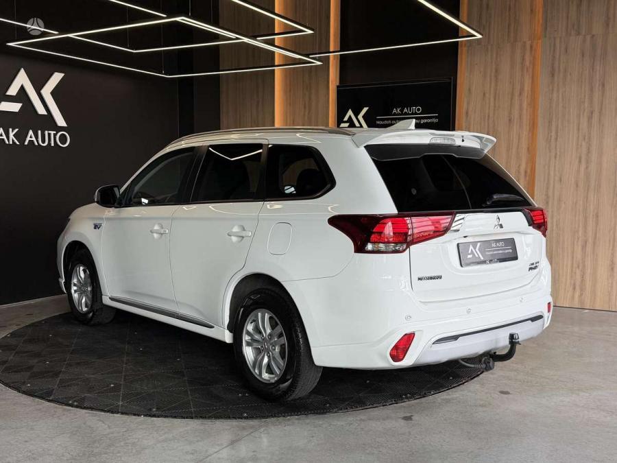 Balts Mitsubishi Outlander 2018 Kauņa, ar dzinēja tilpumu 2.36 L un nobraukumu 128 tūkst. km par 16990 €, foto 9 vietnē AUTOMOTO.COM.LV