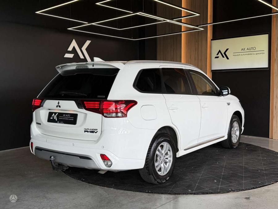 Balts Mitsubishi Outlander 2018 Kauņa, ar dzinēja tilpumu 2.36 L un nobraukumu 128 tūkst. km par 16990 €, foto 13 vietnē AUTOMOTO.COM.LV