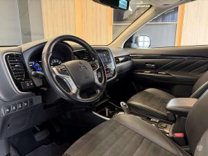 Balts Mitsubishi Outlander 2018 Kauņa, ar dzinēja tilpumu 2.36 L un nobraukumu 128 tūkst. km par 16990 €, foto 14 vietnē AUTOMOTO.COM.LV