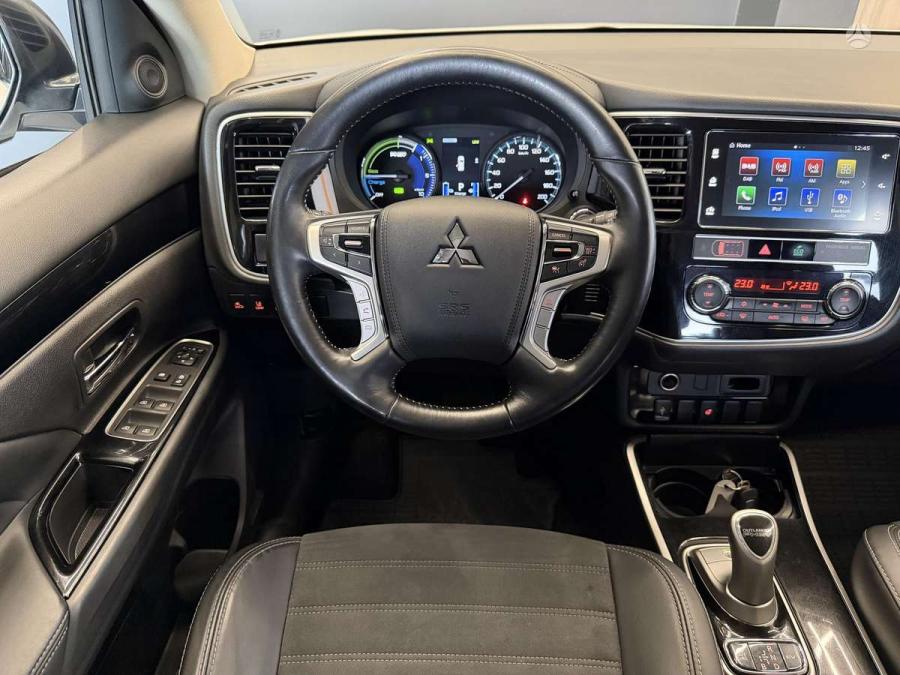 Balts Mitsubishi Outlander 2018 Kauņa, ar dzinēja tilpumu 2.36 L un nobraukumu 128 tūkst. km par 16990 €, foto 15 vietnē AUTOMOTO.COM.LV