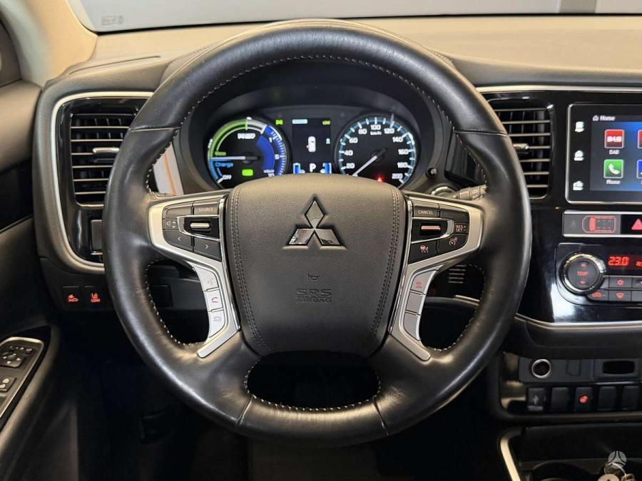 Balts Mitsubishi Outlander 2018 Kauņa, ar dzinēja tilpumu 2.36 L un nobraukumu 128 tūkst. km par 16990 €, foto 16 vietnē AUTOMOTO.COM.LV