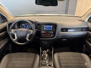 Balts Mitsubishi Outlander 2018 Kauņa, ar dzinēja tilpumu 2.36 L un nobraukumu 128 tūkst. km par 16990 €, foto 17 vietnē AUTOMOTO.COM.LV