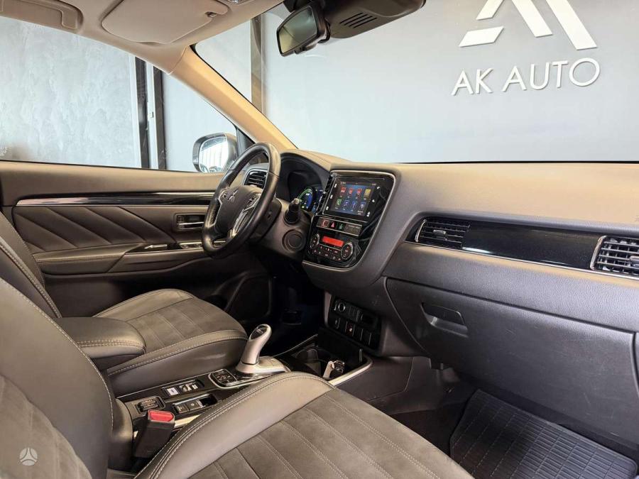 Balts Mitsubishi Outlander 2018 Kauņa, ar dzinēja tilpumu 2.36 L un nobraukumu 128 tūkst. km par 16990 €, foto 19 vietnē AUTOMOTO.COM.LV