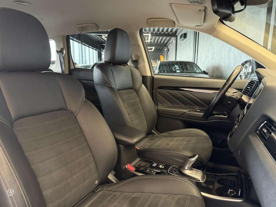 Balts Mitsubishi Outlander 2018 Kauņa, ar dzinēja tilpumu 2.36 L un nobraukumu 128 tūkst. km par 16990 €, foto 25 vietnē AUTOMOTO.COM.LV