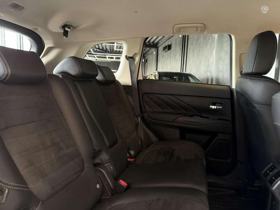 Balts Mitsubishi Outlander 2018 Kauņa, ar dzinēja tilpumu 2.36 L un nobraukumu 128 tūkst. km par 16990 €, foto 26 vietnē AUTOMOTO.COM.LV